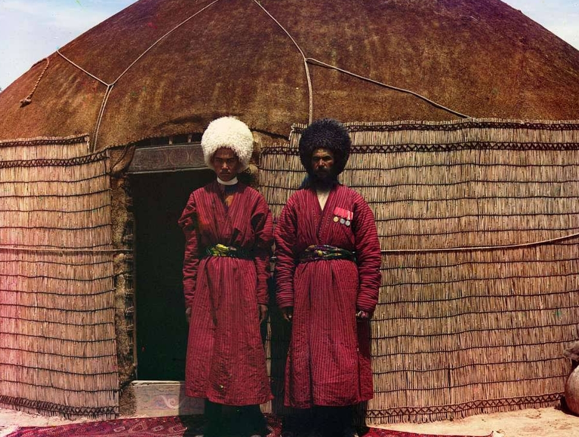 What is a Yurt? Everything You Need to Know - Silk Road Yurts